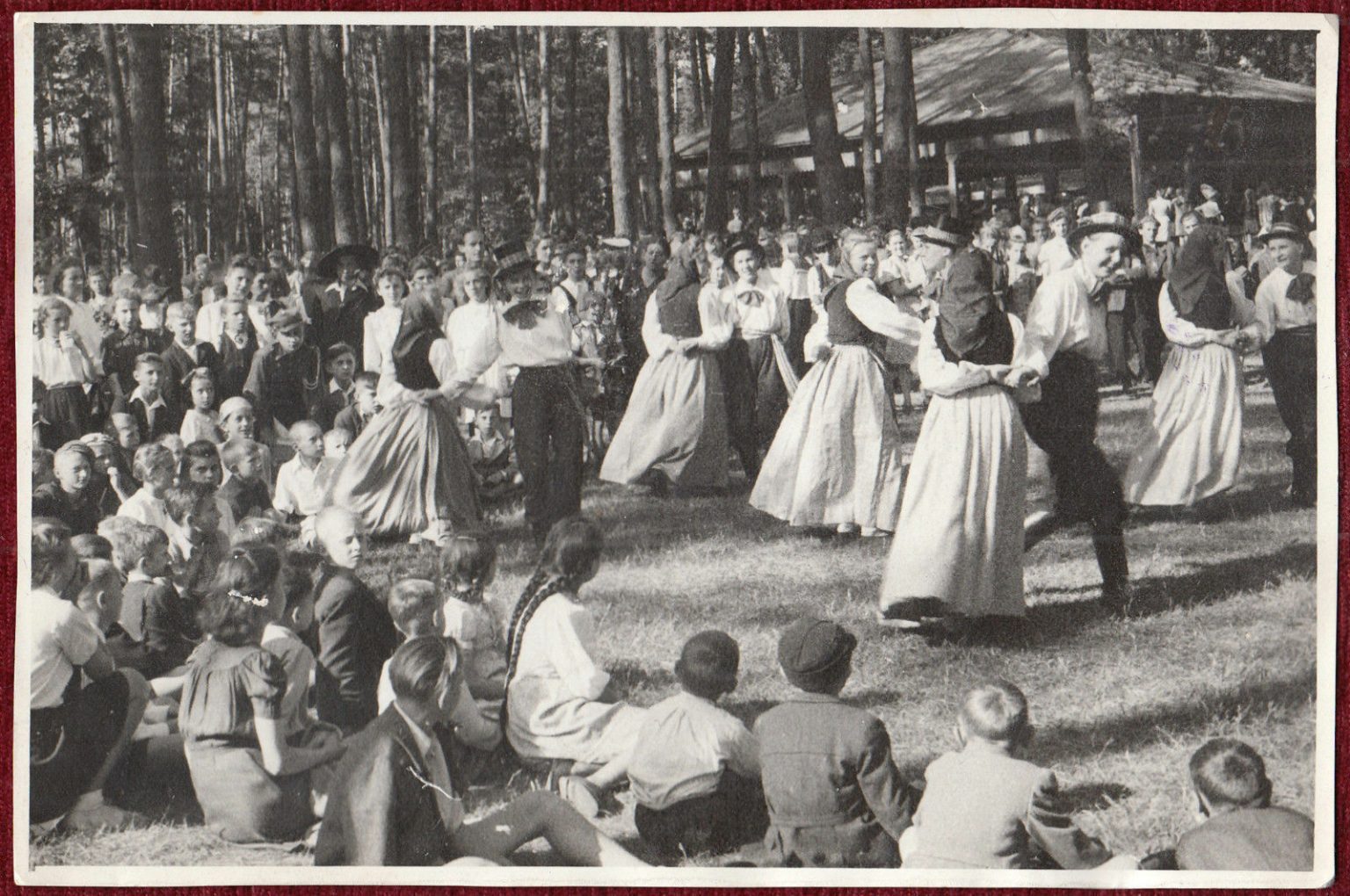 1940s 1950s Press Photo Poland Polish People Traditional Costumes Dancing